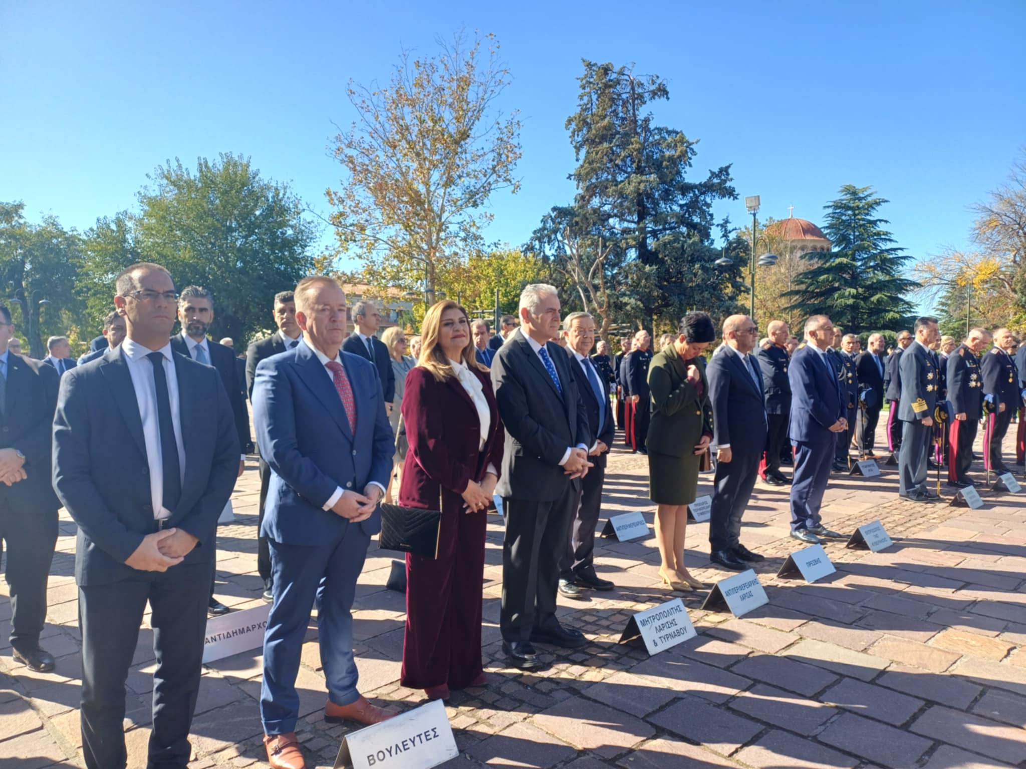 Με κατάθεση στεφάνων στο Ηρώο συνεχίζονται οι εκδηλώσεις στη Λάρισα για ...