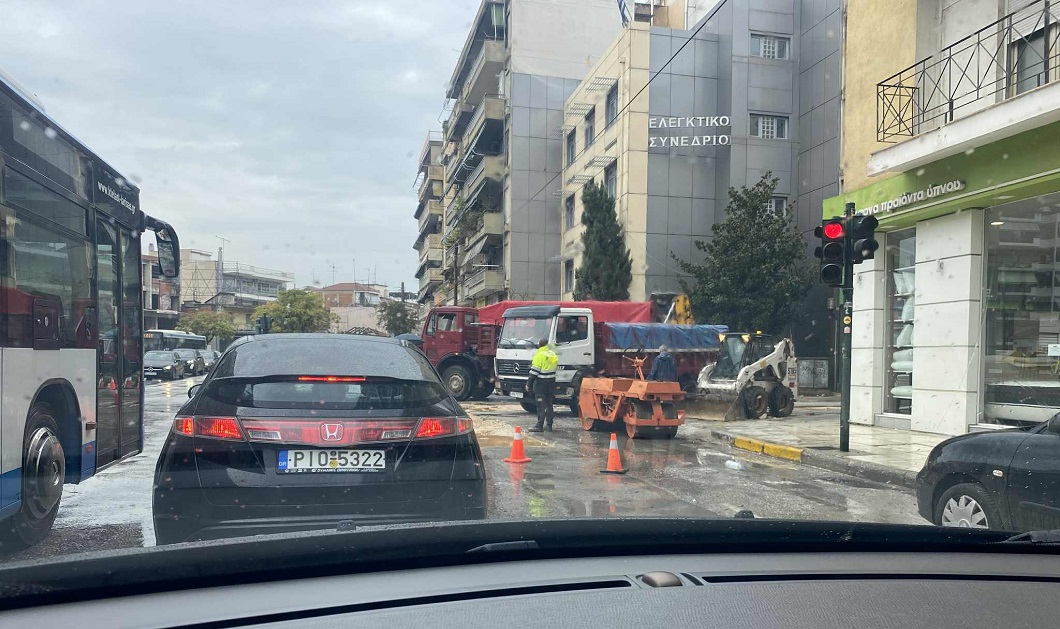 Δήμος Λαρισαίων: Εργασίες αποκατάστασης οδοστρώματος στην οδό Παναγούλη ...