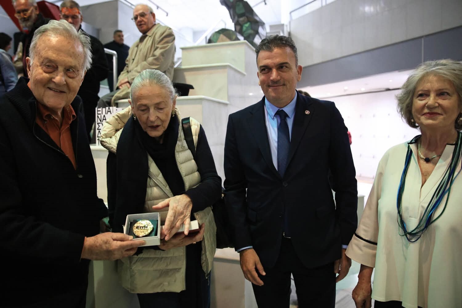 Δήμος Λαρισαίων: Τον διακεκριμένο εικαστικό Μιχάλη Κατζουράκη ...
