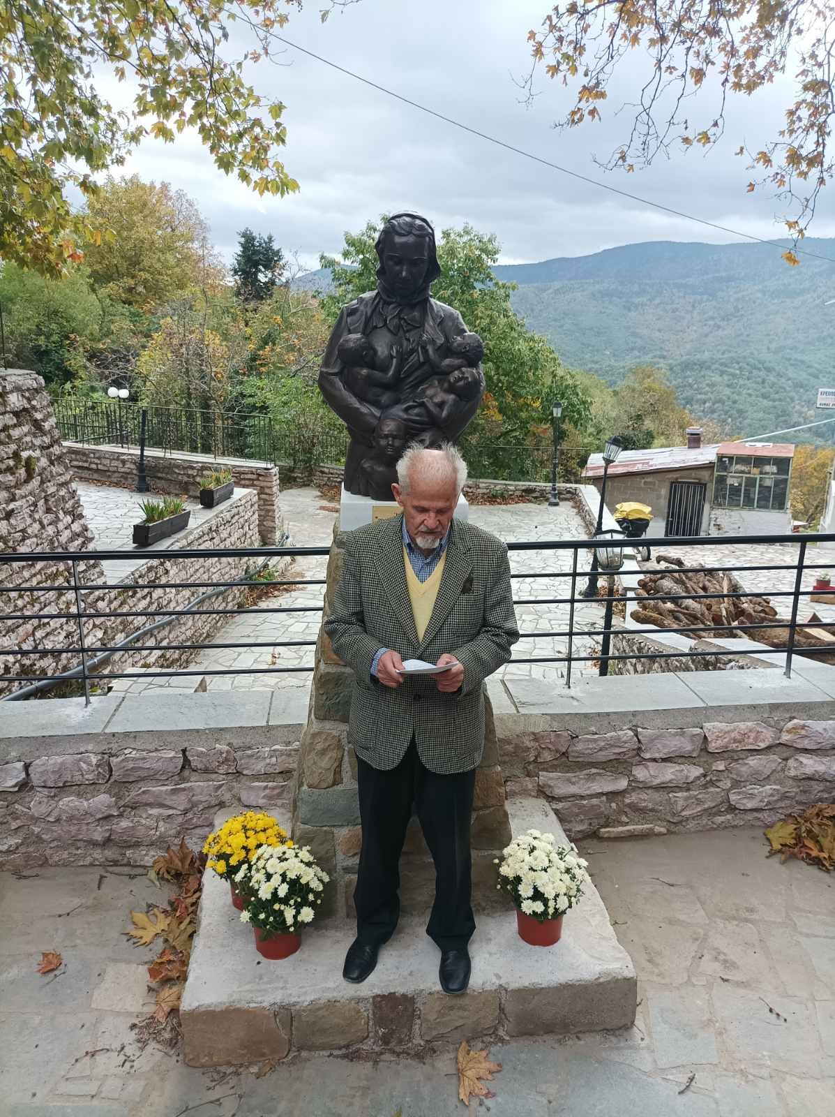 Αποκαλυπτήρια της Προτομής της Πολύτεκνης Ελληνίδας Μάνας στη Ρεντίνα ...