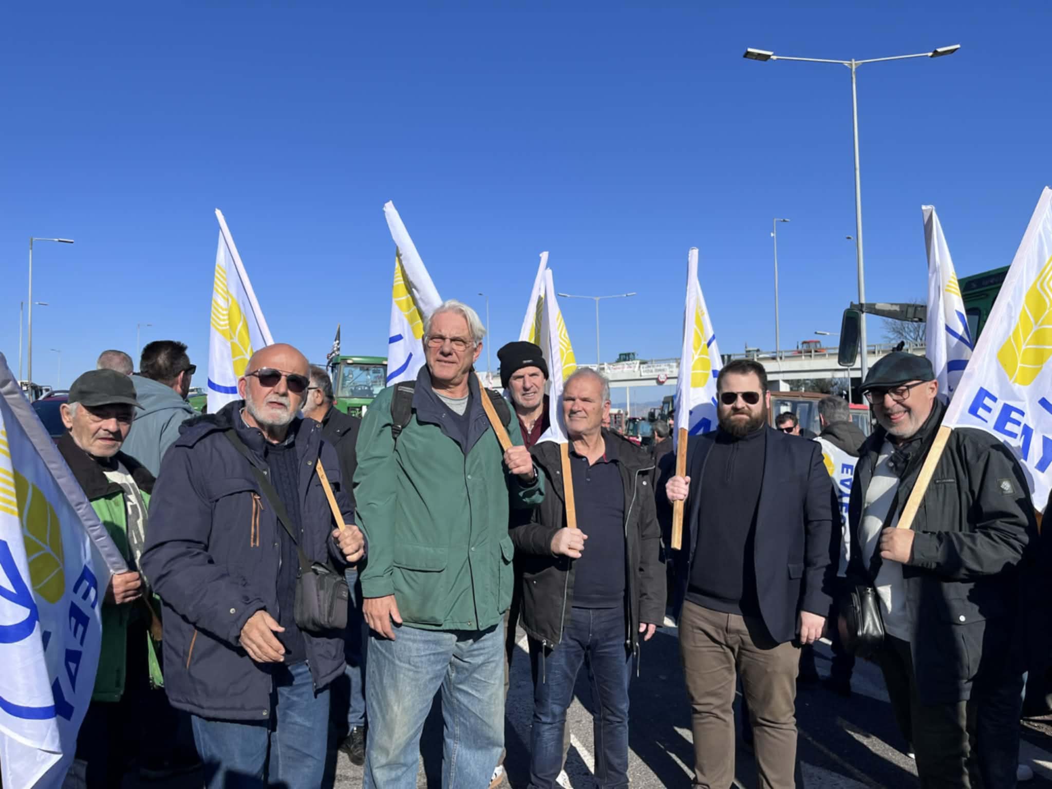 Μπλόκο Νίκαιας: έκλεισαν την αερογέφυρα, αύριο στα διόδια Μακρυχωρίου ...