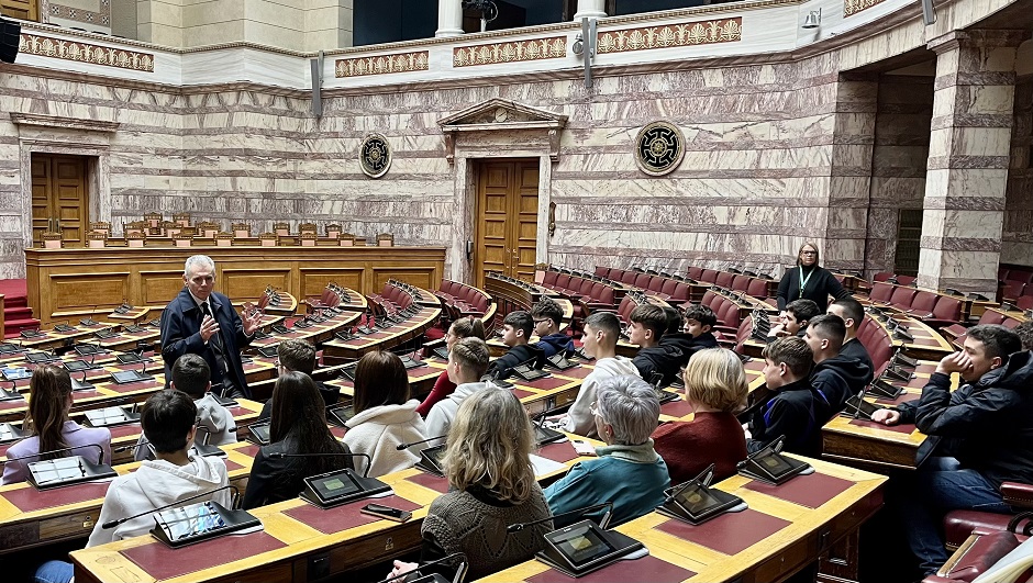 ΜΑΞΙΜΟΣ ΧΑΡΑΚΟΠΟΥΛΟΣ ΣΕ ΛΑΡΙΣΑΙΟΥΣ ΜΑΘΗΤΕΣ ΣΤΗ ΒΟΥΛΗ: Fake news και με ...